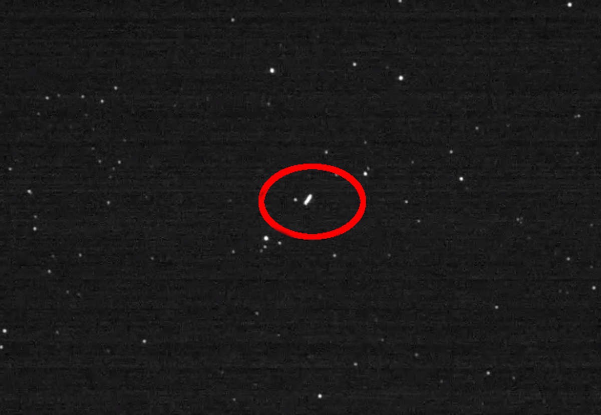 Le Vaisseau Spatial Lucy De La Nasa Vient De Passer La Terre En Route